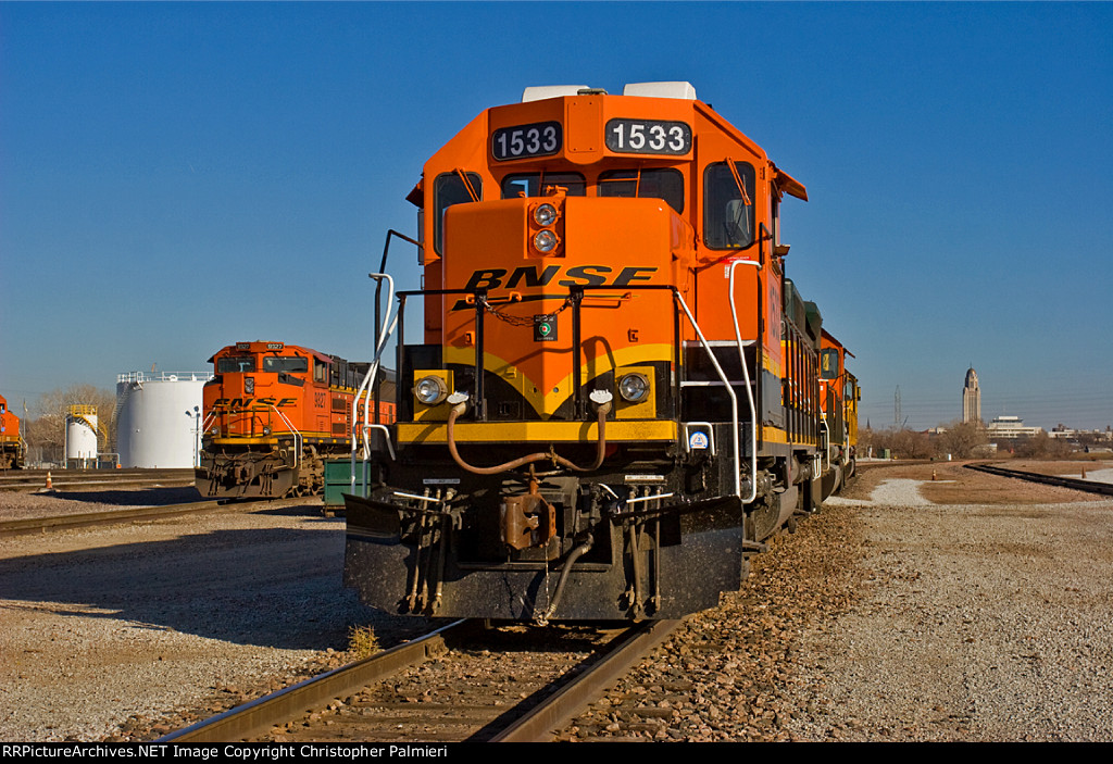 BNSF 1533 and BNSF 9327